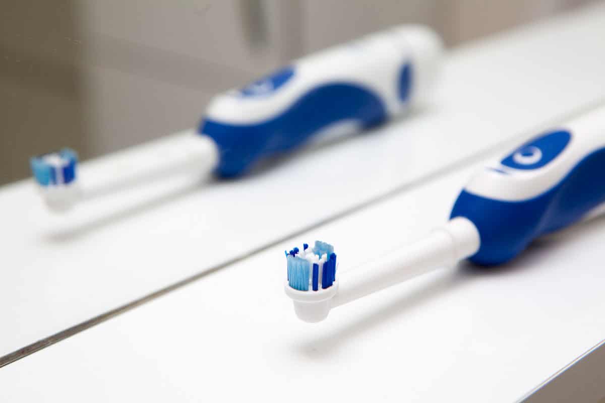 3 Key Benefits of an Electronic Toothbrush | Howard Levitt DDS